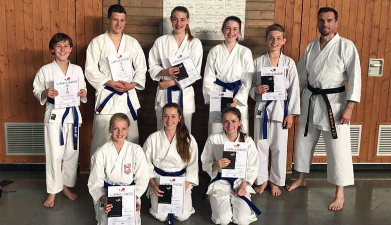 Neue Blaugurte beim Karate Club HARA e.V. Horb | Karate-Club HARA e.V. Horb